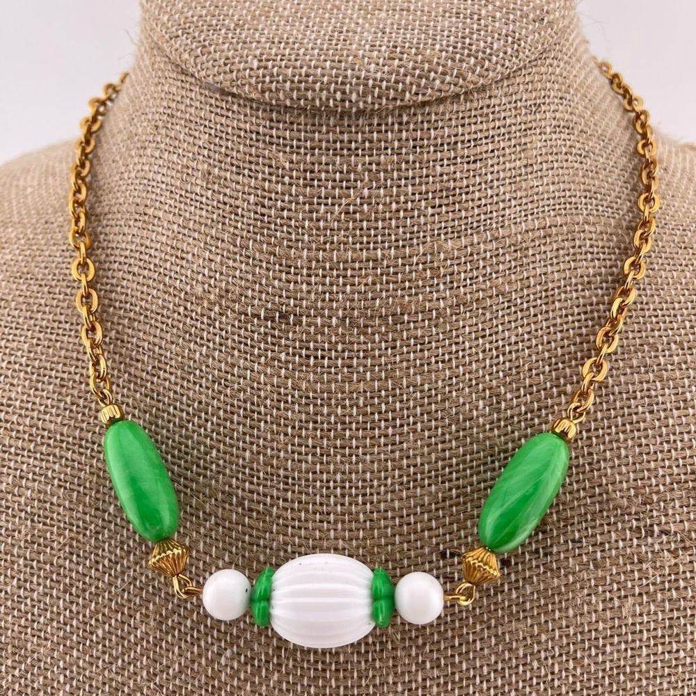 Vintage Avon 1975 Plastic Green & White Bead Necklace… - Gem